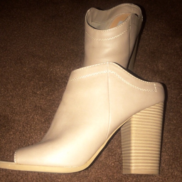 DV by Dolce Vita | Shoes | Worn Three Times Dv Peep Toe Mule Heels ...
